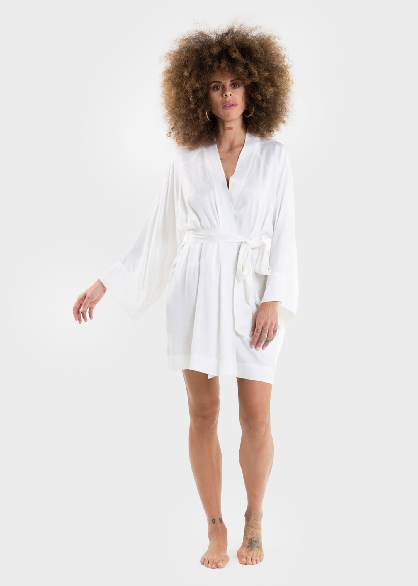 Magnolia Mini Kimono Robe | Vegan Silk Robe for Brides – niLuu